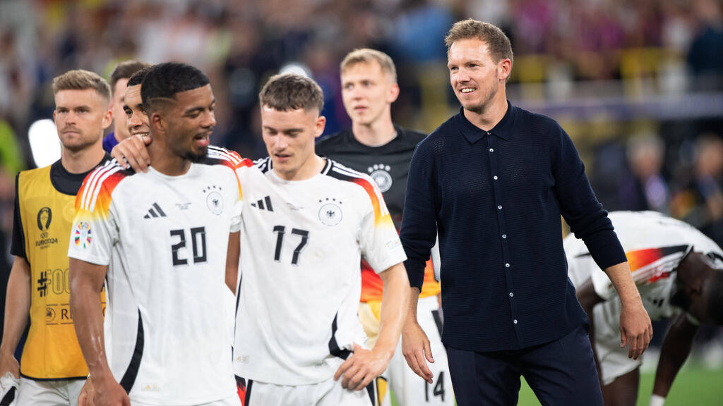 Fußball-EM 2024 - Nationalmannschaft: Philipp Lahm hält ... Fußball-EM 2024 - Nationalmannschaft: Philipp Lahm hält ...